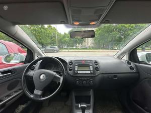 White Volkswagen Golf Plus 2008 in Vilnius, with an engine capacity of 1.40 L and mileage of 331 thousand km for 1800 €, photo 8 on AUTOMOTO.COM.LV