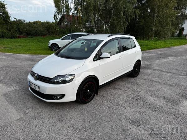 White Volkswagen Golf Plus 2010 in Riga, with an engine capacity of 1.60 L and mileage of 280 thousand km for 3900 €, photo 3 on AUTOMOTO.COM.LV
