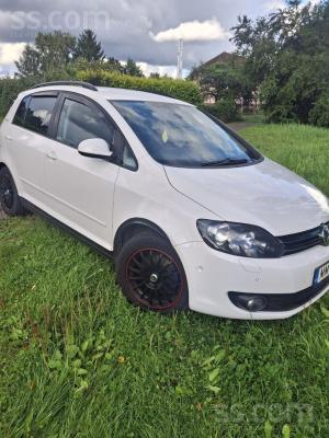 White Volkswagen Golf Plus 2010 in Riga, with an engine capacity of 1.60 L and mileage of 280 thousand km for 3800 €, photo  on AUTOMOTO.COM.LV