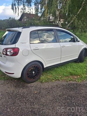 Balts Volkswagen Golf Plus 2010 Rīga, ar dzinēja tilpumu 1.60 L un nobraukumu 280 tūkst. km par 3800 €, foto 3 vietnē AUTOMOTO.COM.LV