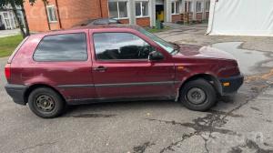 Sarkans Volkswagen Golf 1992 Rīga, ar dzinēja tilpumu 1.40 L un nobraukumu 40 tūkst. km par 550 €, foto 3 vietnē AUTOMOTO.COM.LV