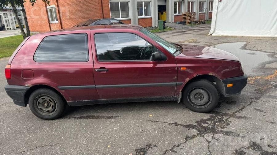 Sarkans Volkswagen Golf 1992 Rīga, ar dzinēja tilpumu 1.40 L un nobraukumu 40 tūkst. km par 550 €, foto 3 vietnē AUTOMOTO.COM.LV