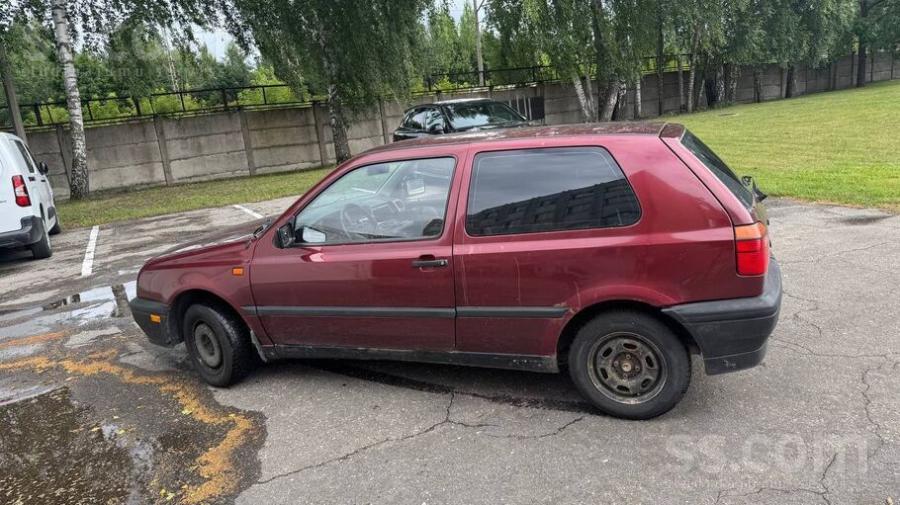 Sarkans Volkswagen Golf 1992 Rīga, ar dzinēja tilpumu 1.40 L un nobraukumu 40 tūkst. km par 550 €, foto 7 vietnē AUTOMOTO.COM.LV