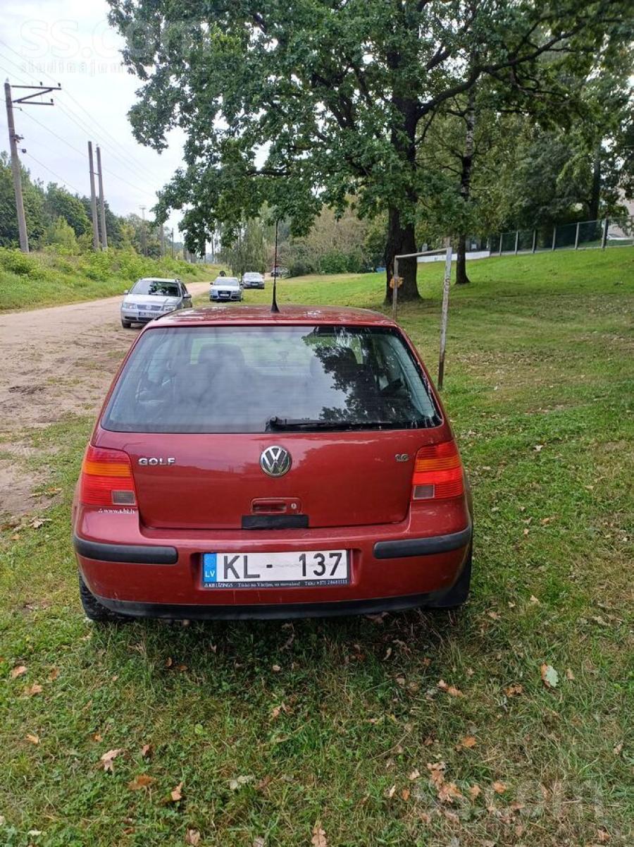 Sarkans Volkswagen Golf 1998 Rīga, ar dzinēja tilpumu 1.60 L un nobraukumu 186 tūkst. km par 700 €, foto 4 vietnē AUTOMOTO.COM.LV