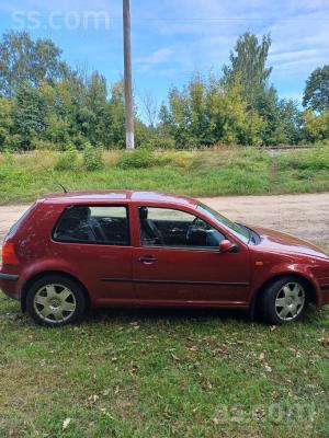 Sarkans Volkswagen Golf 1998 Rīga, ar dzinēja tilpumu 1.60 L un nobraukumu 186 tūkst. km par 700 €, foto 5 vietnē AUTOMOTO.COM.LV