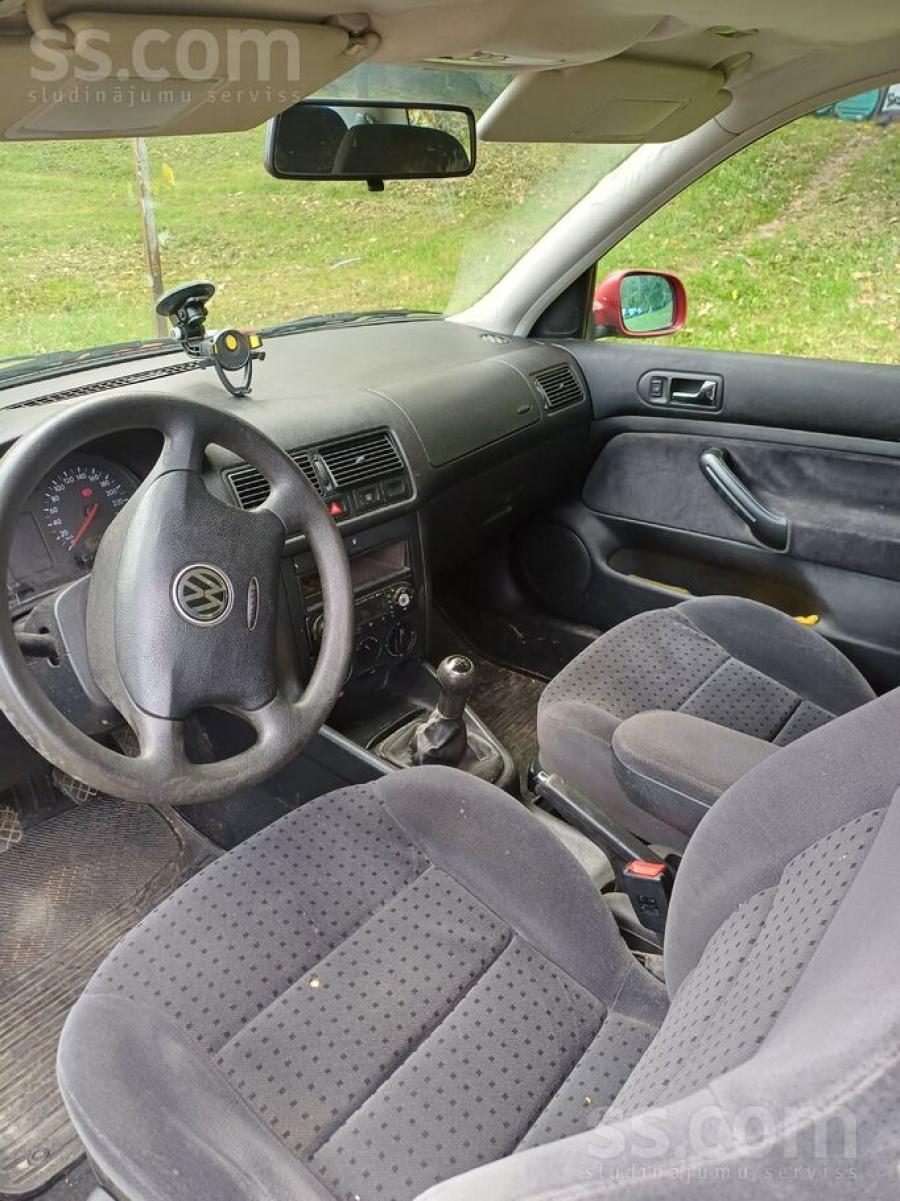 Sarkans Volkswagen Golf 1998 Rīga, ar dzinēja tilpumu 1.60 L un nobraukumu 186 tūkst. km par 700 €, foto 7 vietnē AUTOMOTO.COM.LV