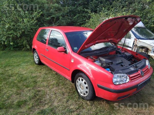 Red Volkswagen Golf 1999 in Riga, with an engine capacity of 1.60 L and mileage of 241 thousand km for 450 €, photo 3 on AUTOMOTO.COM.LV