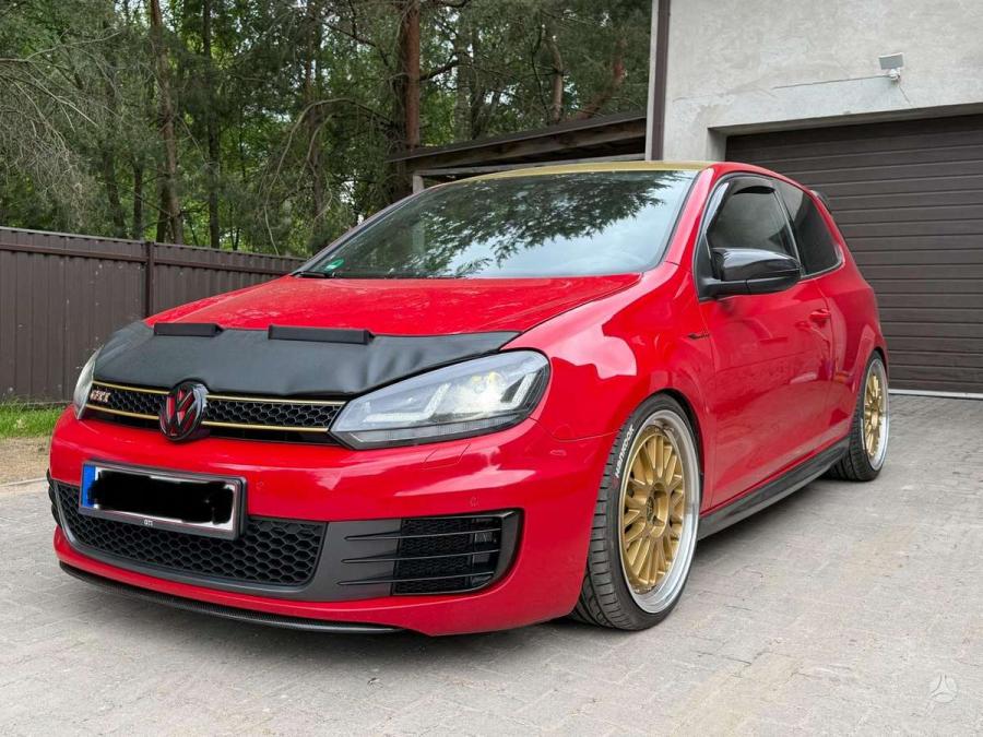 Red Volkswagen Golf 2010 in Kaunas, with an engine capacity of 2.00 L and mileage of 155 thousand km for 13999 €, photo 1 on AUTOMOTO.COM.LV
