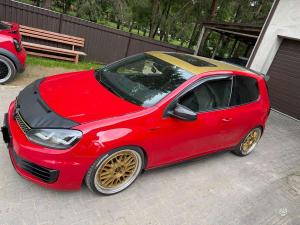 Red Volkswagen Golf 2010 in Kaunas, with an engine capacity of 2.00 L and mileage of 155 thousand km for 13999 €, photo 3 on AUTOMOTO.COM.LV