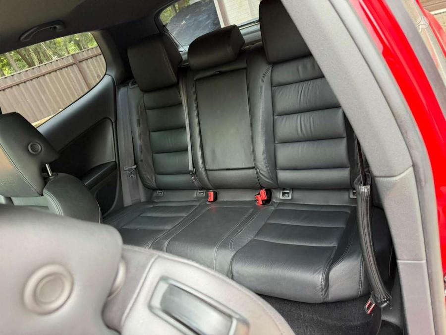 Red Volkswagen Golf 2010 in Kaunas, with an engine capacity of 2.00 L and mileage of 155 thousand km for 13999 €, photo 6 on AUTOMOTO.COM.LV