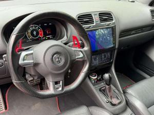 Red Volkswagen Golf 2010 in Kaunas, with an engine capacity of 2.00 L and mileage of 155 thousand km for 13999 €, photo 8 on AUTOMOTO.COM.LV