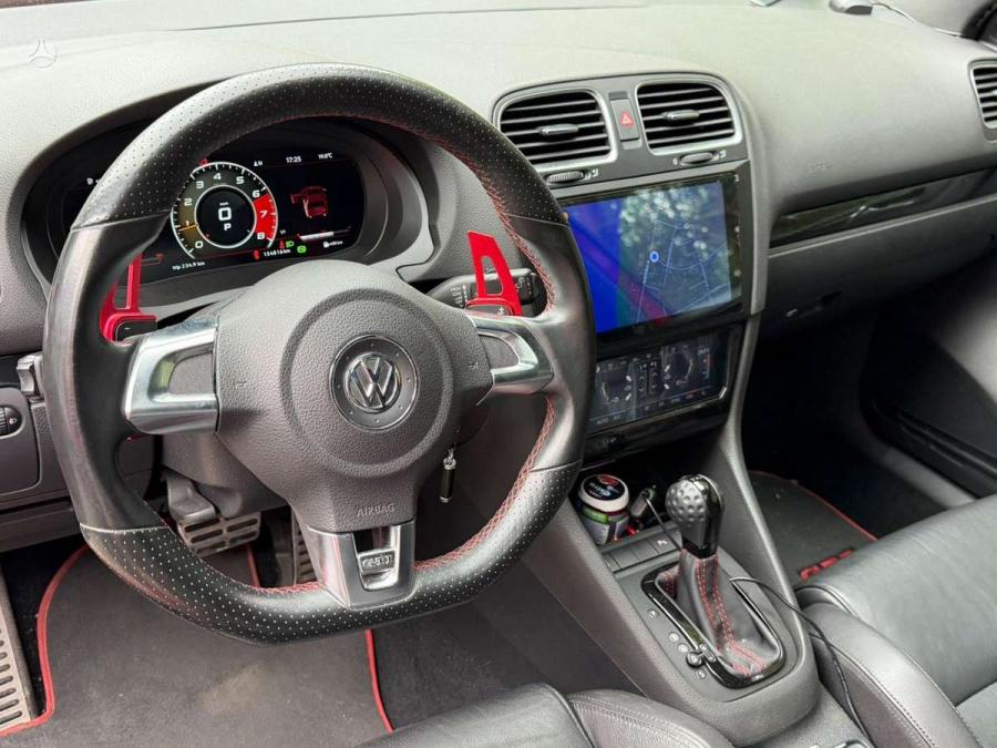 Red Volkswagen Golf 2010 in Kaunas, with an engine capacity of 2.00 L and mileage of 155 thousand km for 13999 €, photo 8 on AUTOMOTO.COM.LV