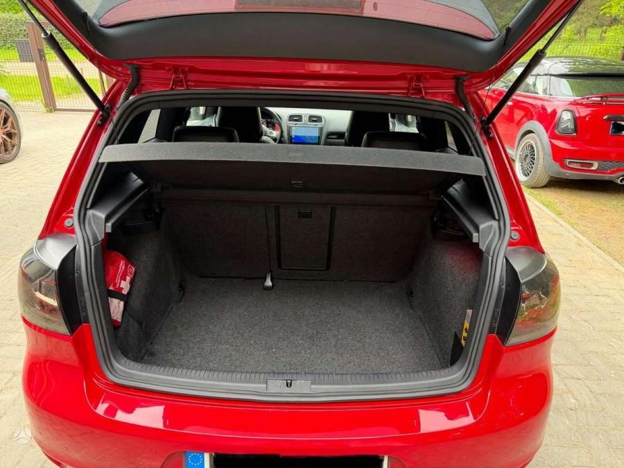 Red Volkswagen Golf 2010 in Kaunas, with an engine capacity of 2.00 L and mileage of 155 thousand km for 13999 €, photo 9 on AUTOMOTO.COM.LV