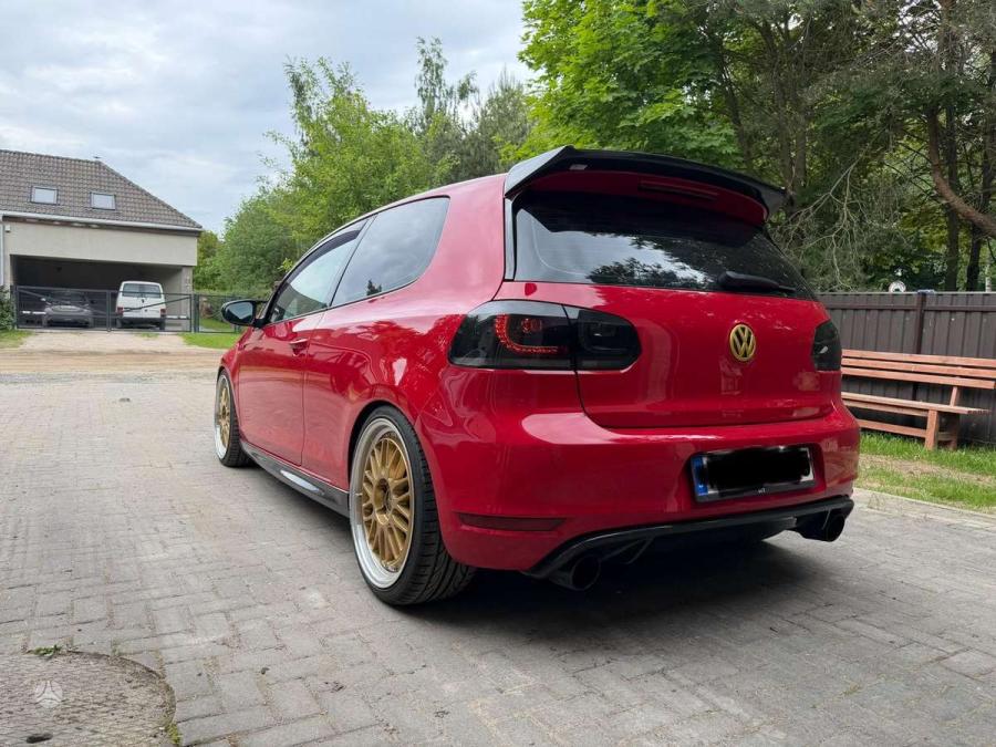 Red Volkswagen Golf 2010 in Kaunas, with an engine capacity of 2.00 L and mileage of 155 thousand km for 13999 €, photo 10 on AUTOMOTO.COM.LV