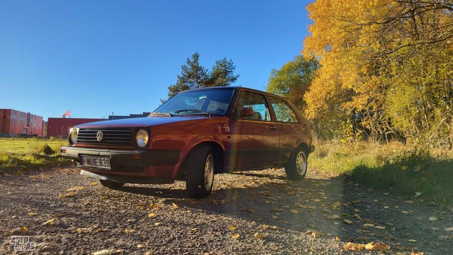 Red Volkswagen Golf 1988 in Vilnius, with an engine capacity of 1.80 L and mileage of 326 thousand km for 2400 €, photo 4 on AUTOMOTO.COM.LV
