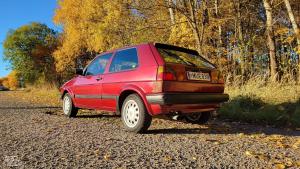 Red Volkswagen Golf 1988 in Vilnius, with an engine capacity of 1.80 L and mileage of 326 thousand km for 2400 €, photo 6 on AUTOMOTO.COM.LV