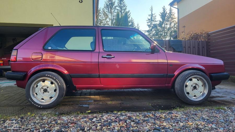 Red Volkswagen Golf 1988 in Vilnius, with an engine capacity of 1.80 L and mileage of 326 thousand km for 2400 €, photo 14 on AUTOMOTO.COM.LV