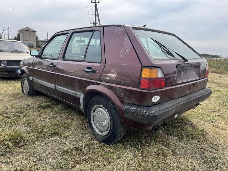 Red Volkswagen Golf 1988 in Vilnius, with an engine capacity of 1.78 L and mileage of 20 thousand km for 600 €, photo 3 on AUTOMOTO.COM.LV