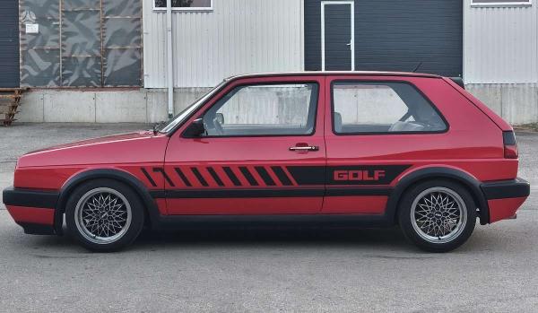Red Volkswagen Golf 1988 in Alytus, with an engine capacity of 1.60 L and mileage of 320 thousand km for 4300 €, photo 3 on AUTOMOTO.COM.LV