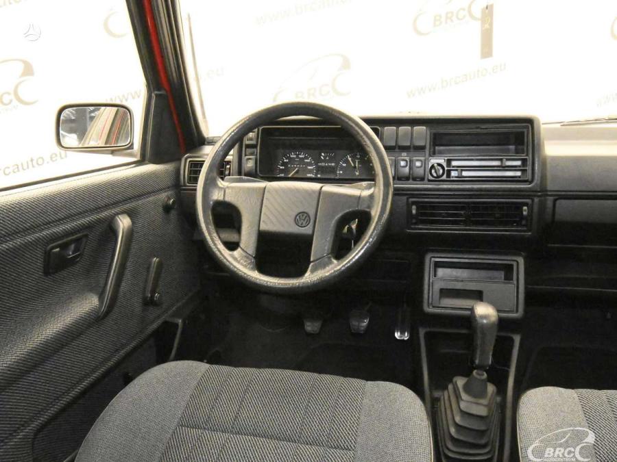 Red Volkswagen Golf 1990 in Vilnius, with an engine capacity of 1.59 L and mileage of 238 thousand km for 5950 €, photo 14 on AUTOMOTO.COM.LV