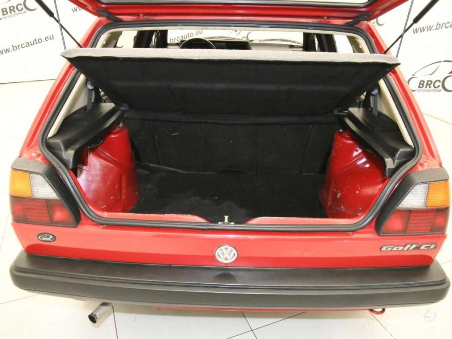 Red Volkswagen Golf 1990 in Vilnius, with an engine capacity of 1.59 L and mileage of 238 thousand km for 5950 €, photo 31 on AUTOMOTO.COM.LV
