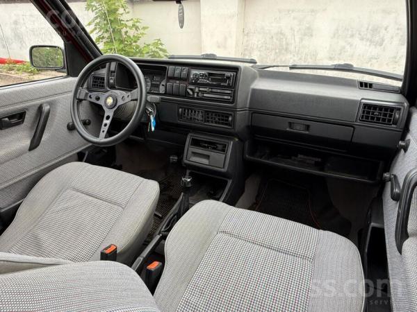 Sarkans Volkswagen Golf 1990 Tukums, ar dzinēja tilpumu 1.30 L un nobraukumu 237 tūkst. km par 2850 €, foto 4 vietnē AUTOMOTO.COM.LV