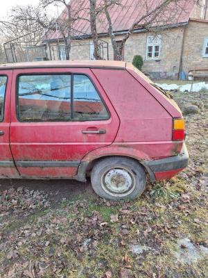 Red Volkswagen Golf 1990 in Riga, with an engine capacity of 1.60 L and mileage of 339 thousand km for 500 €, photo 3 on AUTOMOTO.COM.LV