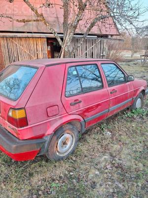 Red Volkswagen Golf 1990 in Riga, with an engine capacity of 1.60 L and mileage of 339 thousand km for 500 €, photo 6 on AUTOMOTO.COM.LV