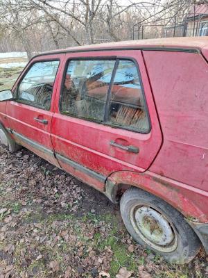 Red Volkswagen Golf 1990 in Riga, with an engine capacity of 1.60 L and mileage of 339 thousand km for 500 €, photo 7 on AUTOMOTO.COM.LV