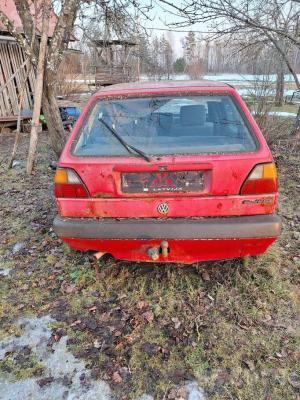 Red Volkswagen Golf 1990 in Riga, with an engine capacity of 1.60 L and mileage of 339 thousand km for 500 €, photo 8 on AUTOMOTO.COM.LV
