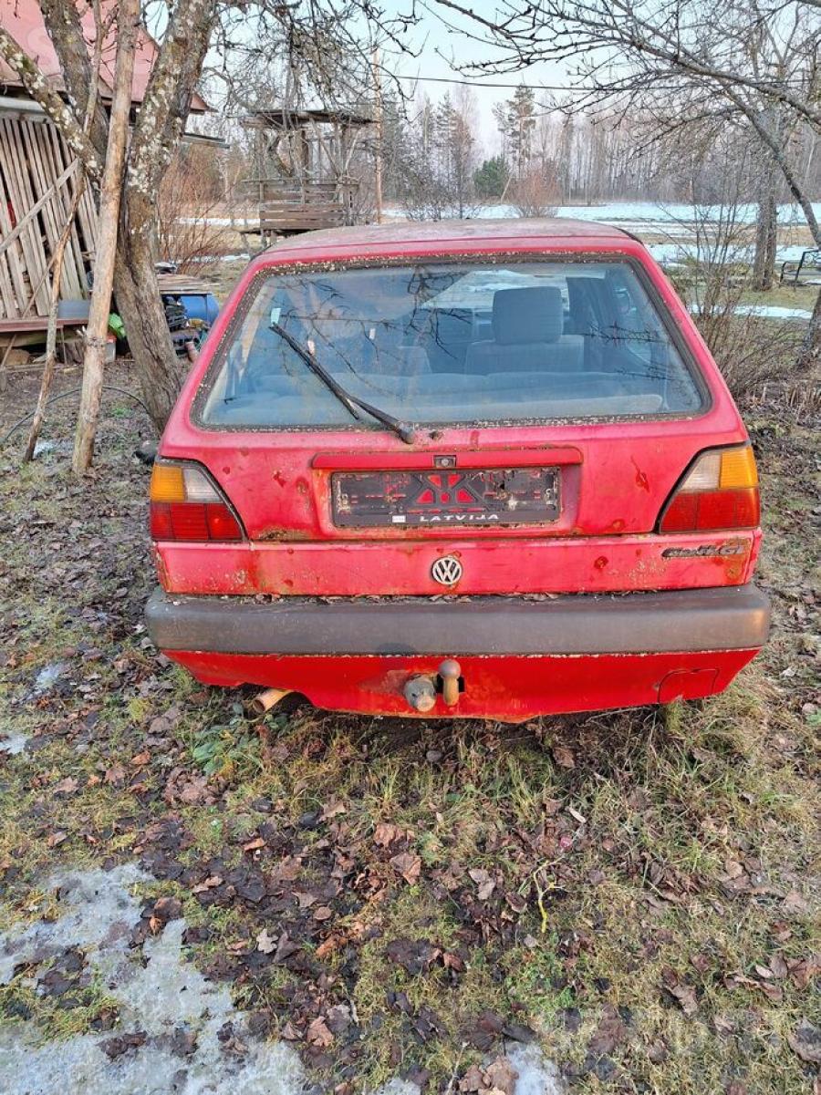Red Volkswagen Golf 1990 in Riga, with an engine capacity of 1.60 L and mileage of 339 thousand km for 500 €, photo 8 on AUTOMOTO.COM.LV