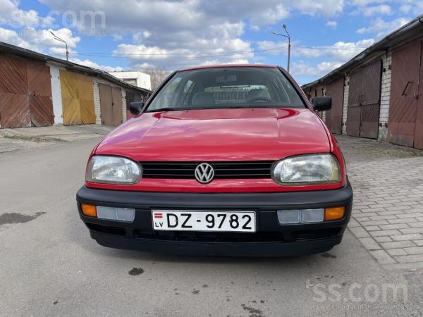 Sarkans Volkswagen Golf 1992 Rīga, ar dzinēja tilpumu 1.40 L un nobraukumu 35 tūkst. km par 1000 €, foto 2 vietnē AUTOMOTO.COM.LV