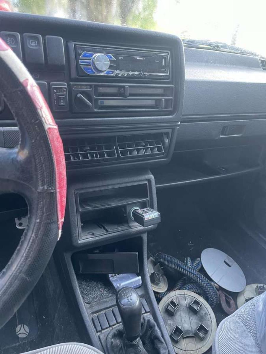 Sarkans Volkswagen Golf 1992 Trakai, ar dzinēja tilpumu 1.60 L un nobraukumu 334 tūkst. km par 450 €, foto 7 vietnē AUTOMOTO.COM.LV