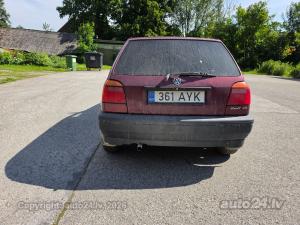 Sarkans Volkswagen Golf 1992 Tallina, ar dzinēja tilpumu 1.80 L un nobraukumu 275 tūkst. km par 600 €, foto  vietnē AUTOMOTO.COM.LV
