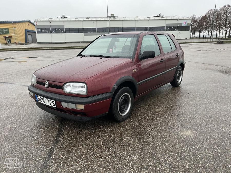 Red Volkswagen Golf 1993 in Kaunas, with an engine capacity of 1.60 L and mileage of 220 thousand km for 900 €, photo 1 on AUTOMOTO.COM.LV