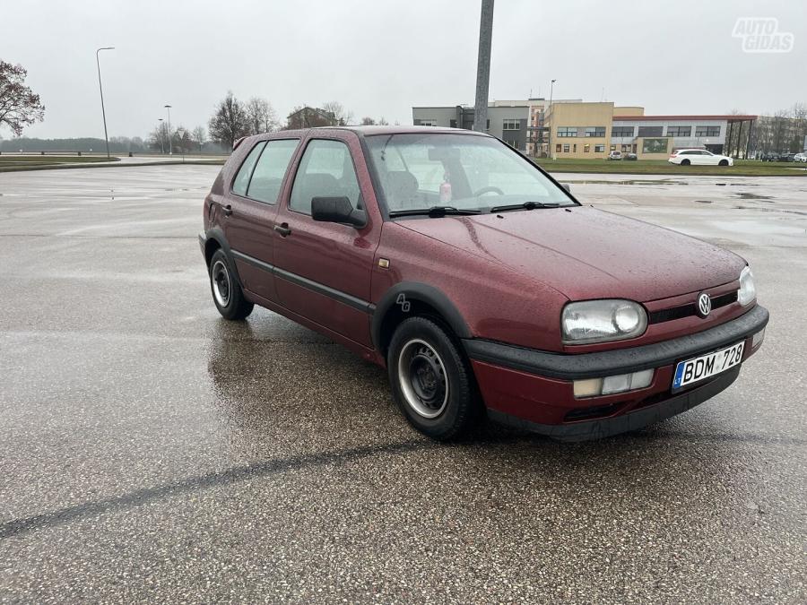 Red Volkswagen Golf 1993 in Kaunas, with an engine capacity of 1.60 L and mileage of 220 thousand km for 900 €, photo 2 on AUTOMOTO.COM.LV