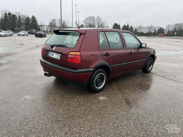 Sarkans Volkswagen Golf 1993 Kauņa, ar dzinēja tilpumu 1.60 L un nobraukumu 220 tūkst. km par 900 €, foto 3 vietnē AUTOMOTO.COM.LV