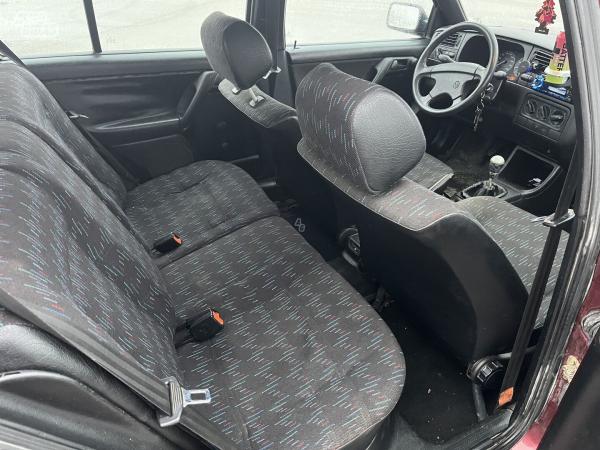 Sarkans Volkswagen Golf 1993 Kauņa, ar dzinēja tilpumu 1.60 L un nobraukumu 220 tūkst. km par 900 €, foto 7 vietnē AUTOMOTO.COM.LV