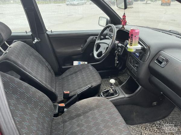 Sarkans Volkswagen Golf 1993 Kauņa, ar dzinēja tilpumu 1.60 L un nobraukumu 220 tūkst. km par 900 €, foto 8 vietnē AUTOMOTO.COM.LV