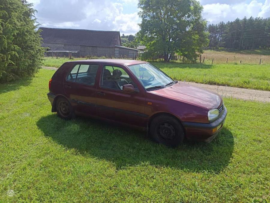 Sarkans Volkswagen Golf 1994 Kaišiadorys, ar dzinēja tilpumu 1.80 L un nobraukumu 176 tūkst. km par 450 €, foto 4 vietnē AUTOMOTO.COM.LV