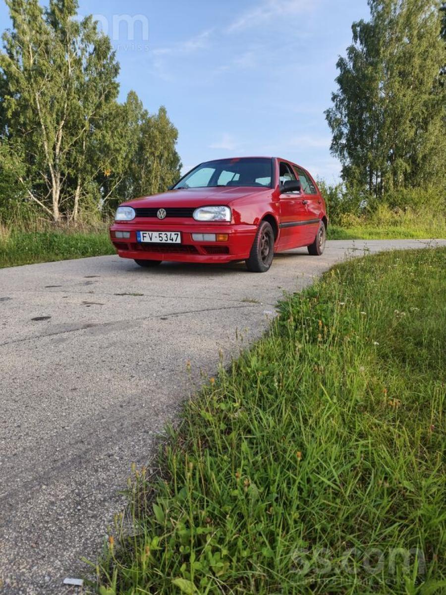 Red Volkswagen Golf 1994 in Madona, with an engine capacity of 1.80 L and mileage of 222 thousand km for 1050 €, photo 1 on AUTOMOTO.COM.LV