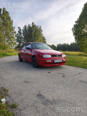 Red Volkswagen Golf 1994 in Madona, with an engine capacity of 1.80 L and mileage of 222 thousand km for 1050 €, photo 3 on AUTOMOTO.COM.LV