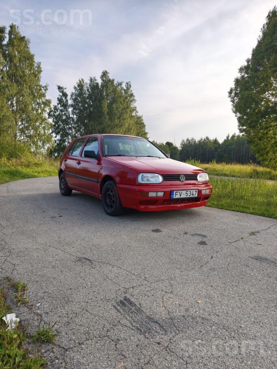 Red Volkswagen Golf 1994 in Madona, with an engine capacity of 1.80 L and mileage of 222 thousand km for 1050 €, photo 3 on AUTOMOTO.COM.LV