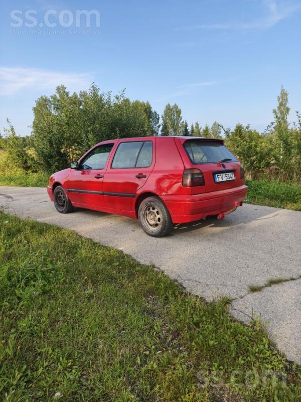 Red Volkswagen Golf 1994 in Madona, with an engine capacity of 1.80 L and mileage of 222 thousand km for 1050 €, photo 3 on AUTOMOTO.COM.LV