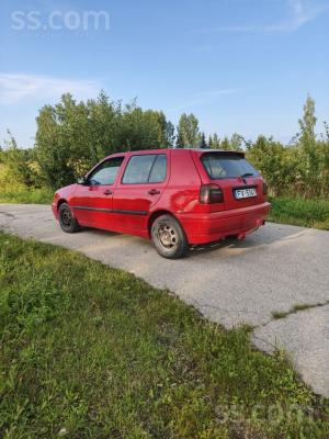 Red Volkswagen Golf 1994 in Madona, with an engine capacity of 1.80 L and mileage of 222 thousand km for 1050 €, photo 4 on AUTOMOTO.COM.LV