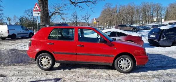 Sarkans Volkswagen Golf 1995 Valmiera, ar dzinēja tilpumu 0.00 L un nobraukumu 213 tūkst. km par 1000 €, foto 2 vietnē AUTOMOTO.COM.LV