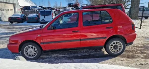 Sarkans Volkswagen Golf 1995 Valmiera, ar dzinēja tilpumu 0.00 L un nobraukumu 213 tūkst. km par 1000 €, foto 6 vietnē AUTOMOTO.COM.LV