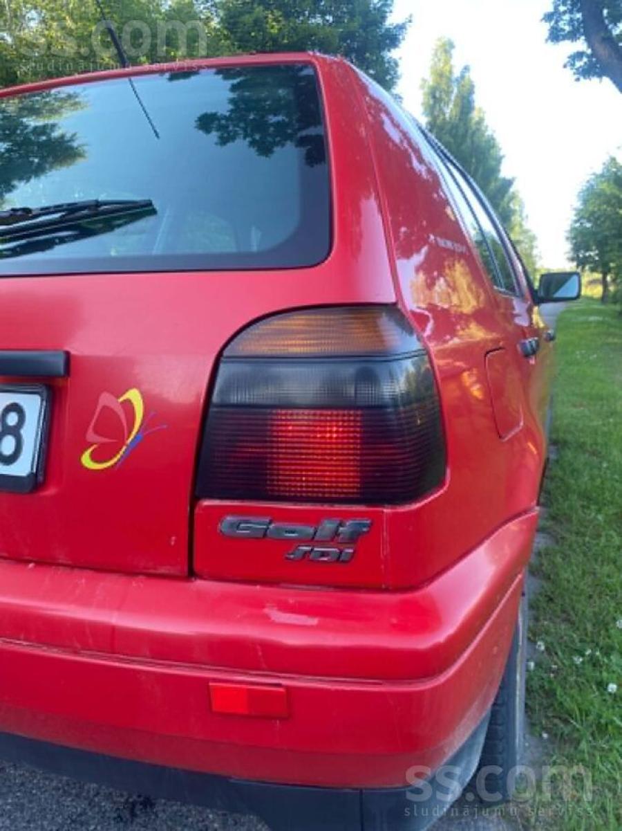 Red Volkswagen Golf 1995 in Balvi, with an engine capacity of 1.90 L and mileage of 285 thousand km for 1750 €, photo 12 on AUTOMOTO.COM.LV