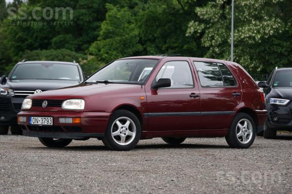 Sarkans Volkswagen Golf 1996 Rīga, ar dzinēja tilpumu 1.60 L un nobraukumu 178 tūkst. km par 1790 €, foto 1 vietnē AUTOMOTO.COM.LV