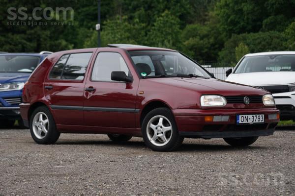 Sarkans Volkswagen Golf 1996 Rīga, ar dzinēja tilpumu 1.60 L un nobraukumu 178 tūkst. km par 1790 €, foto 2 vietnē AUTOMOTO.COM.LV